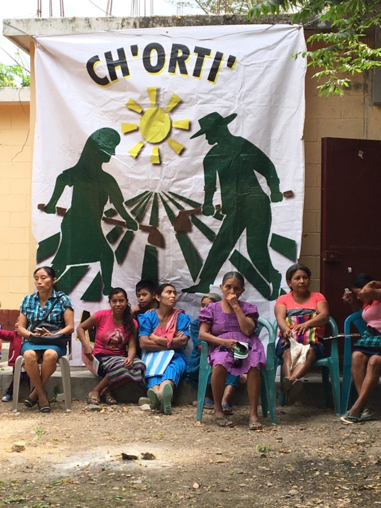 La (re)construcción de la autonomía de un pueblo: identidad maya ch ...